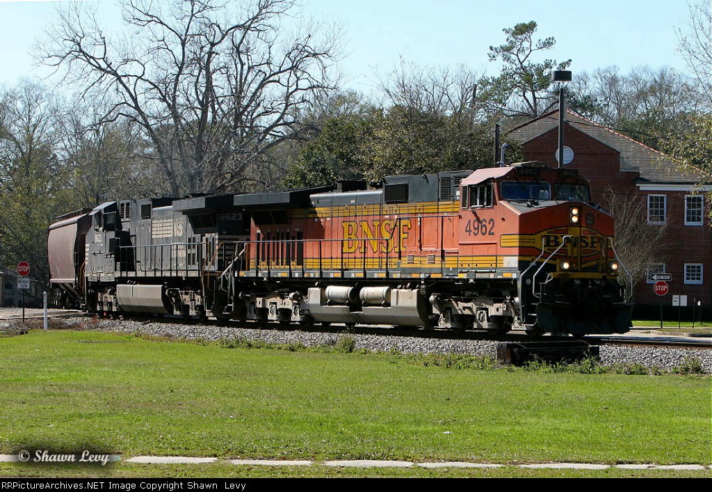 BNSF C44-9W 4962
